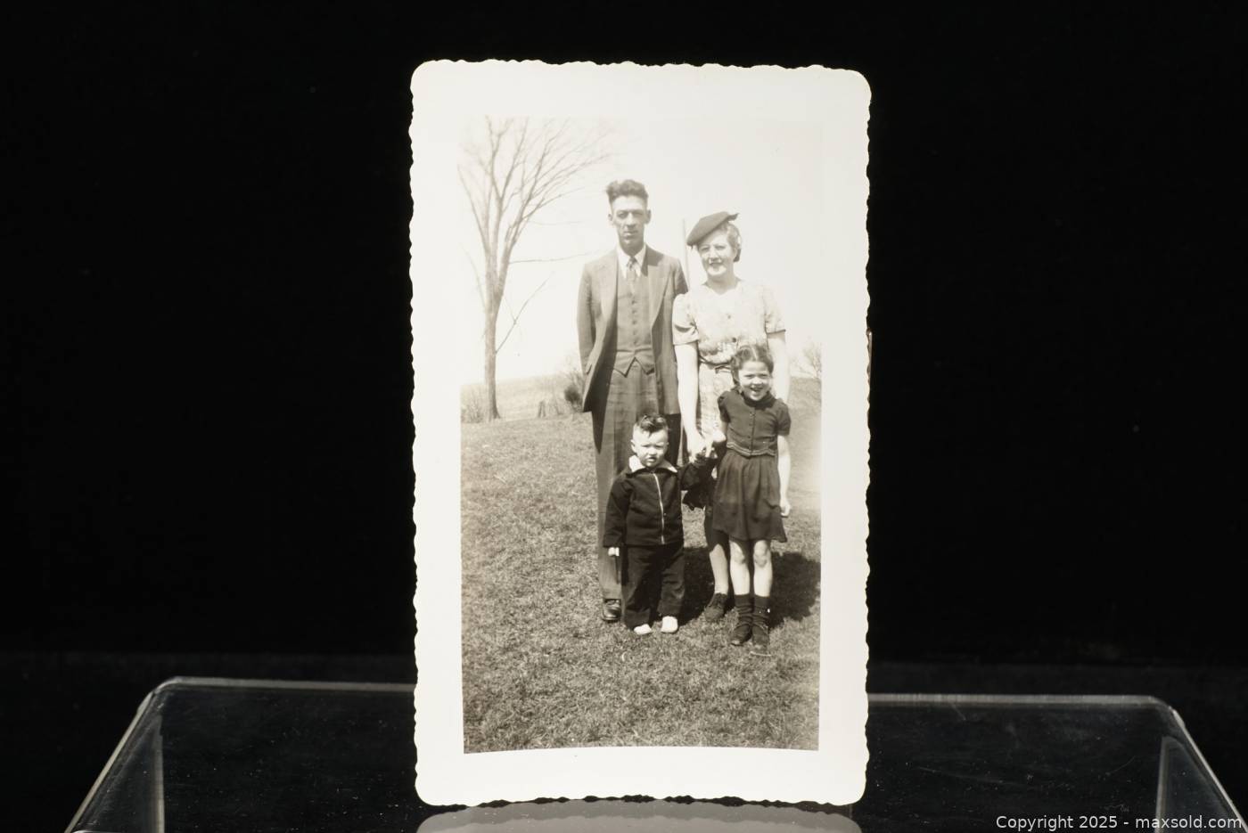 Vintage black-and-white snapshot photographs | Maxsold