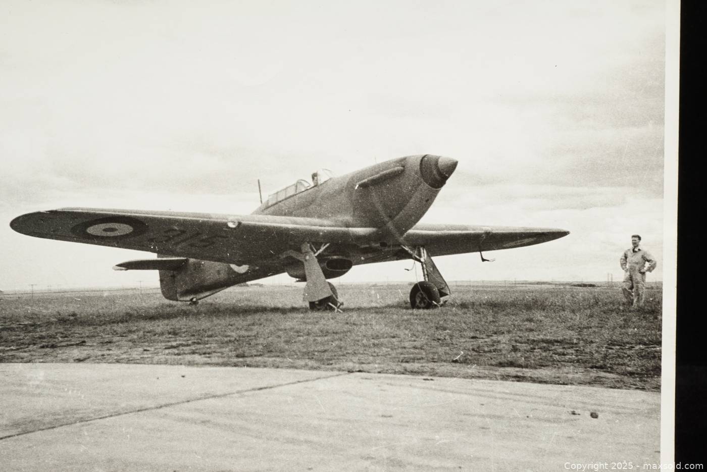 2 Vintage Canadian military aircraft photographs | Maxsold