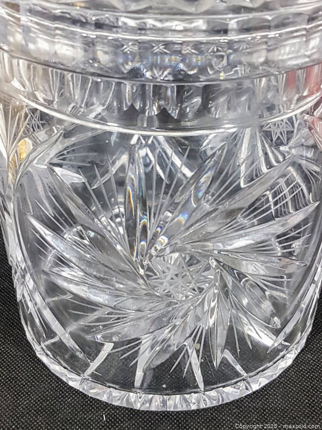 Pinwheel cut crystal cookie jar with lid | Maxsold