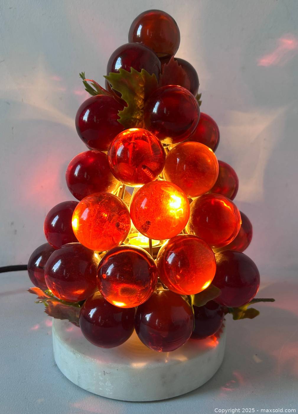 Purple lucite grape cluster table lamp | Maxsold