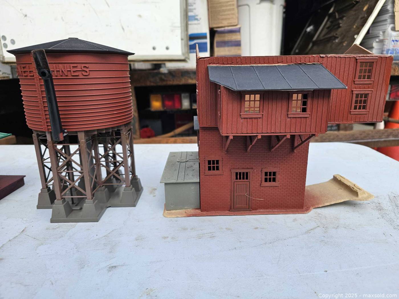 Lionel O Gauge Model Railroad Structures | Maxsold