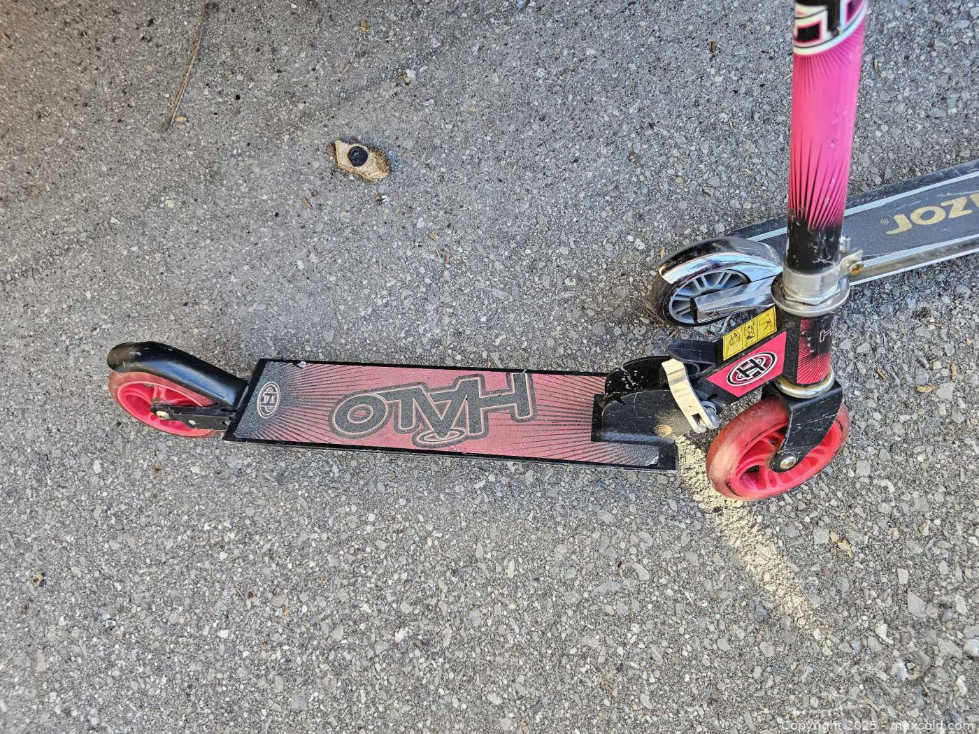 Razor and unbranded folding kick scooters | Maxsold