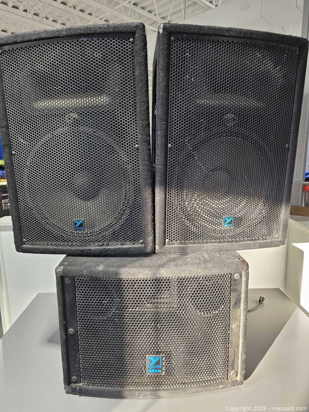 Yorkville YX15 Pair & LS700P Powered Sub | Maxsold