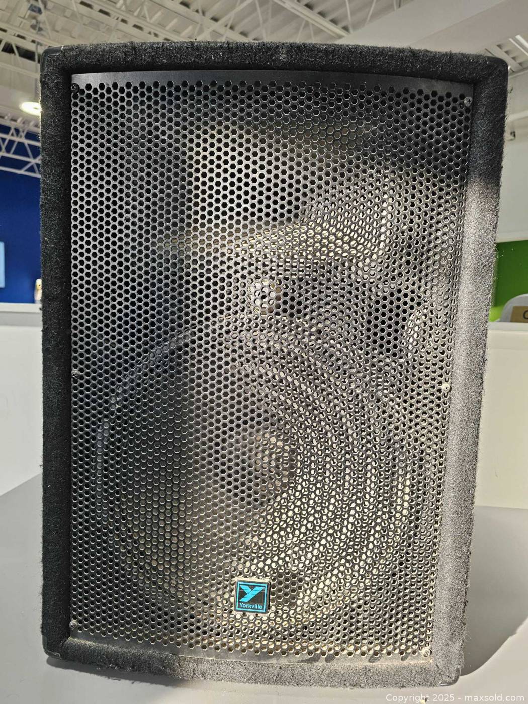 Yorkville YX15 Pair & LS700P Powered Sub | Maxsold