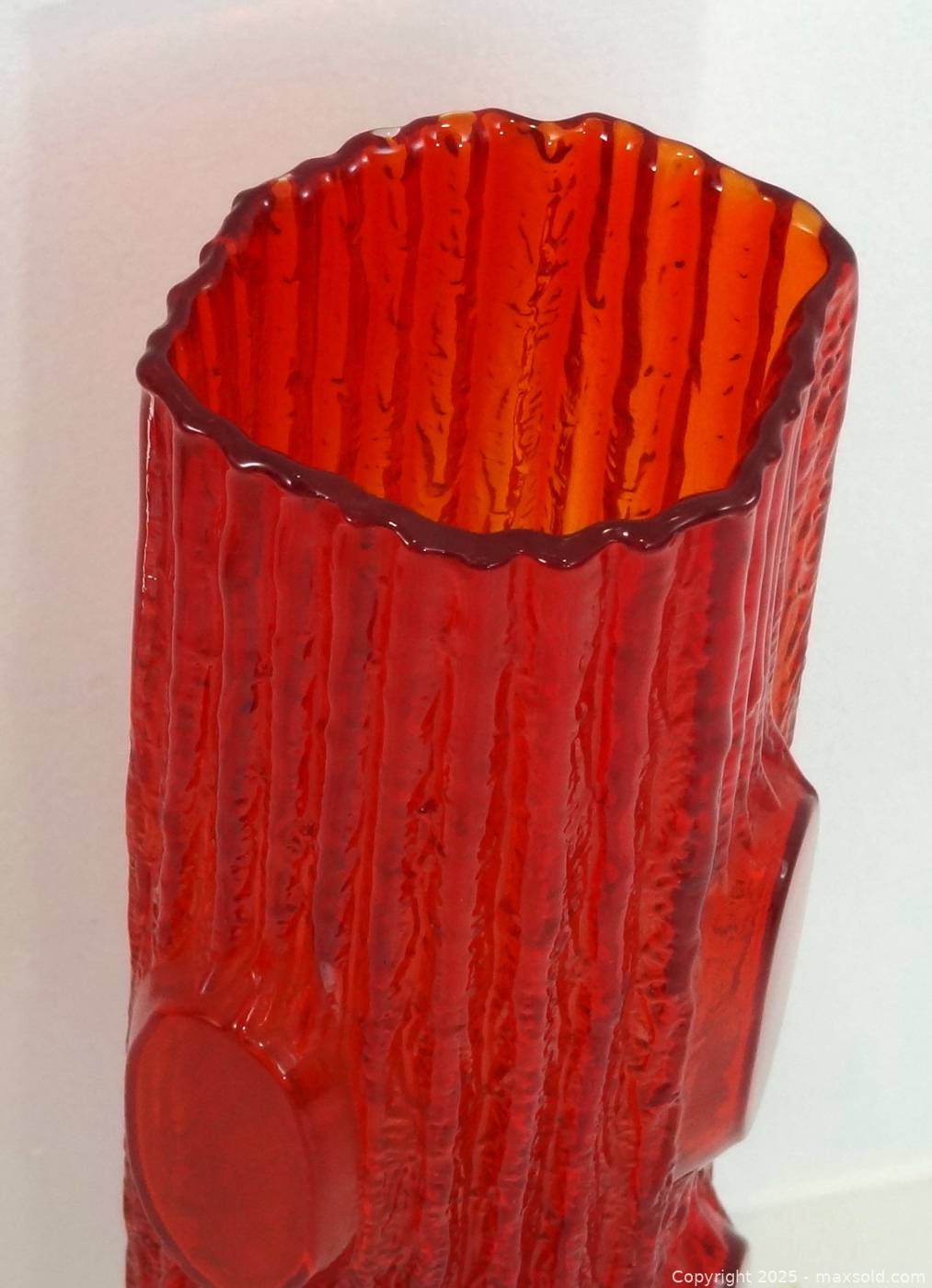 Robert Leach Peedee Orange Bark Art Glass Vase | Maxsold