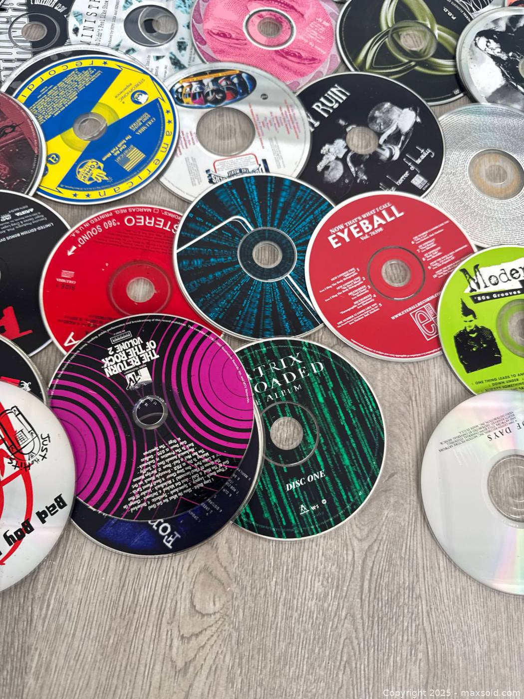 Approximately 100 Music CDs Discs Only | Maxsold