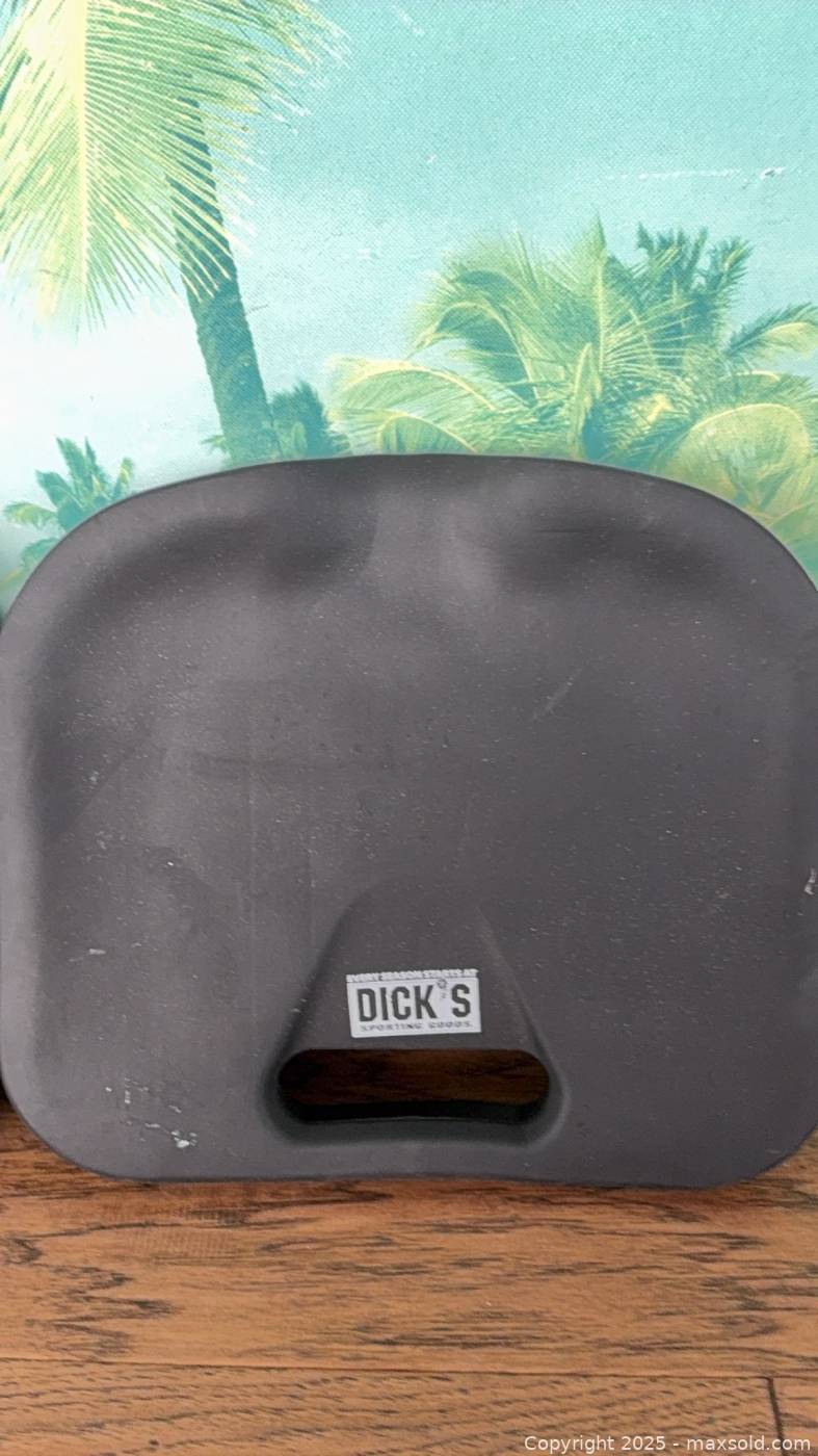 Dick's Sporting Goods rubber stadium seat cushions | Maxsold
