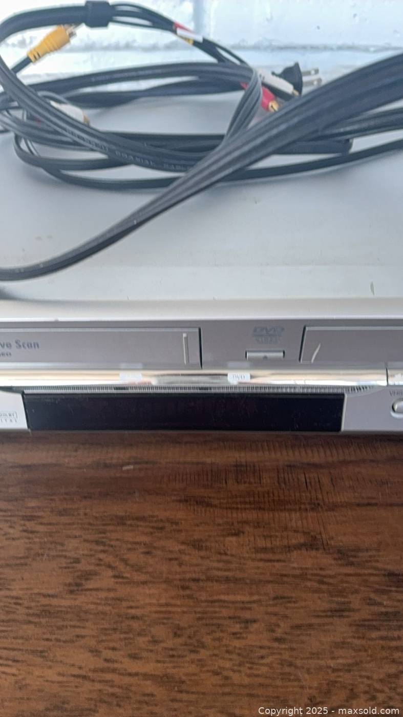 JVC DR-MV5 VHS DVD recorder combo for parts | Maxsold