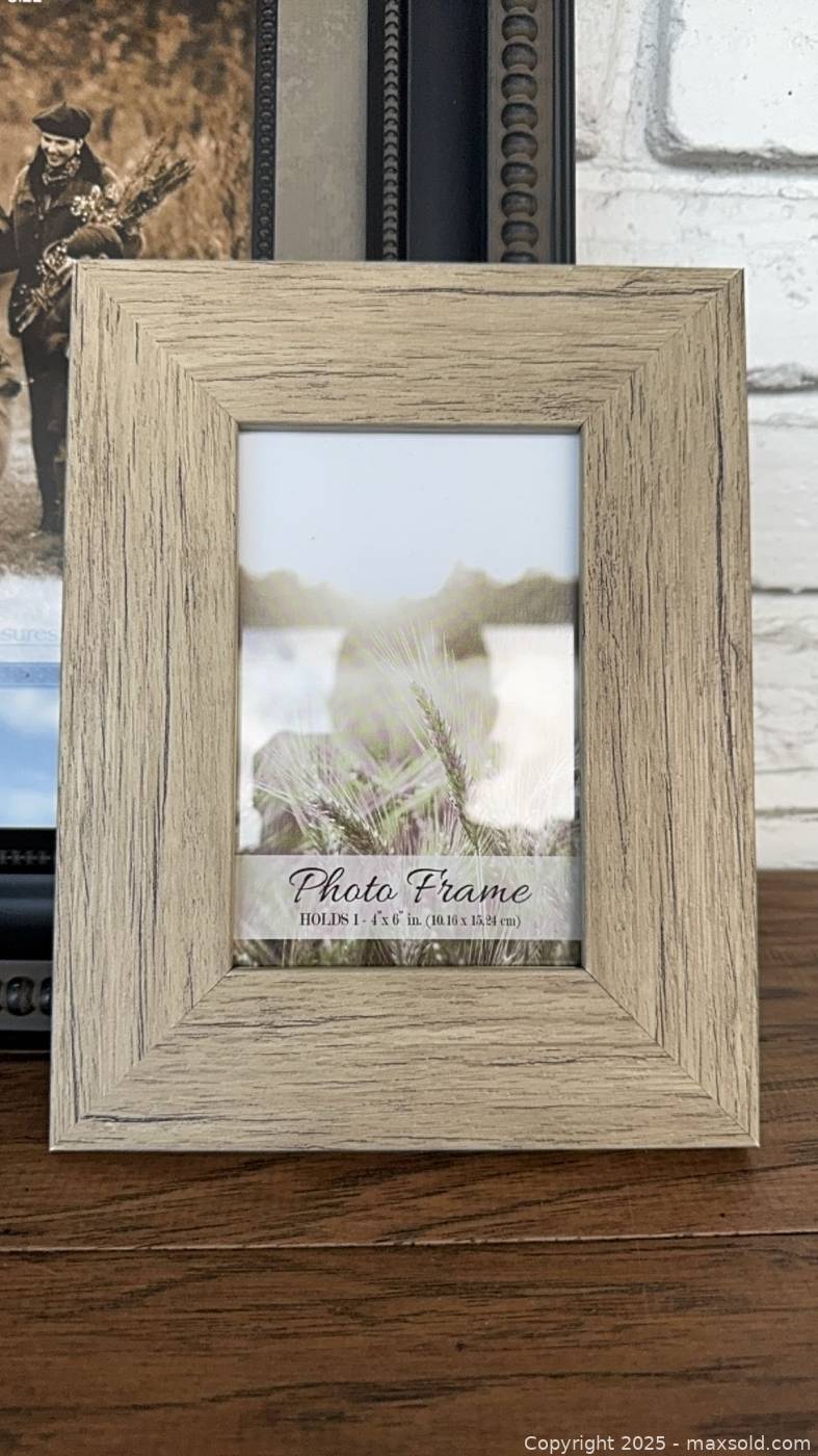 4 picture frames assorted sizes | Maxsold