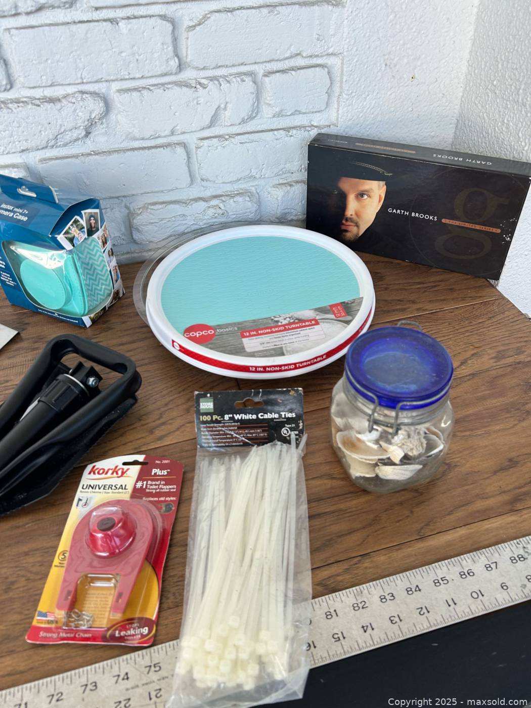Copco turntable, Garth Brooks CD set, cable ties and assorted household ...