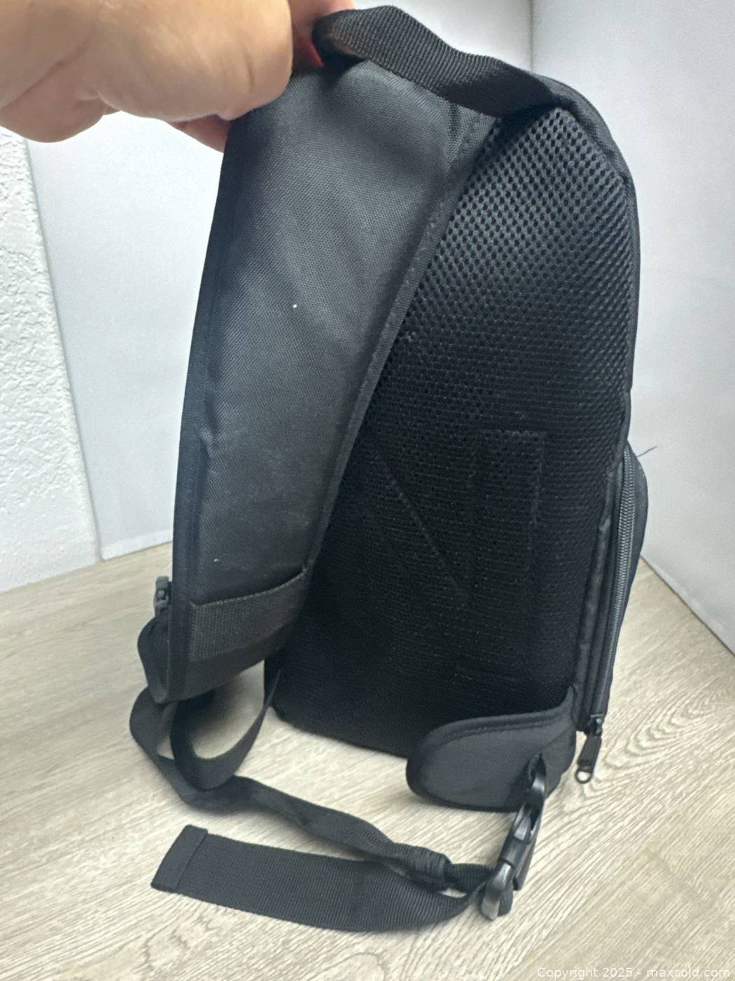 NEEWER padded electronics gear backpack | Maxsold