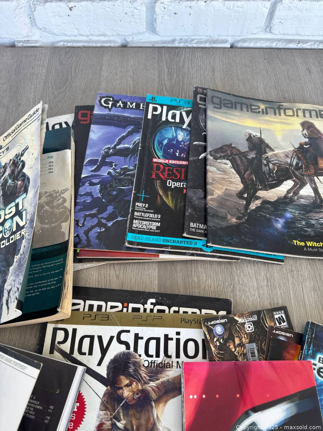 Video game magazines, Wii games, loose DVDs | Maxsold
