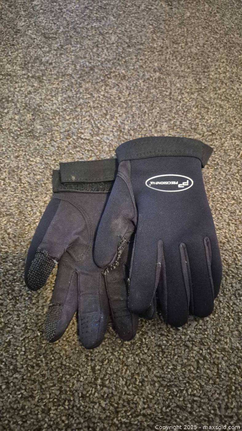 Assorted Gloves Lot – 9 Pairs | Maxsold