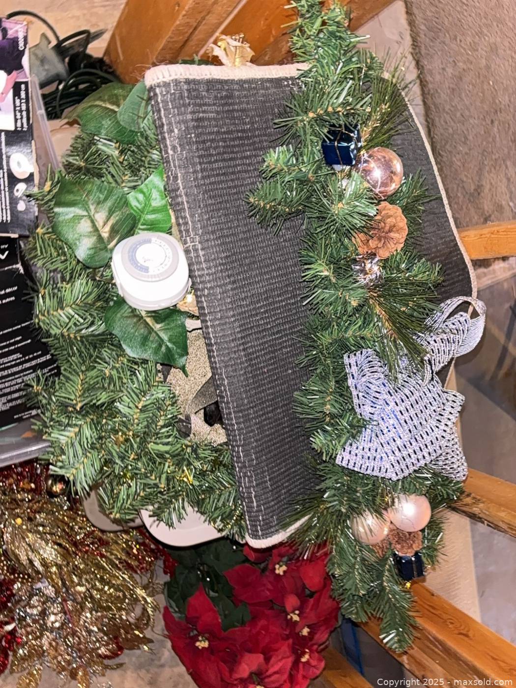 Assorted Christmas décor and accessories | Maxsold