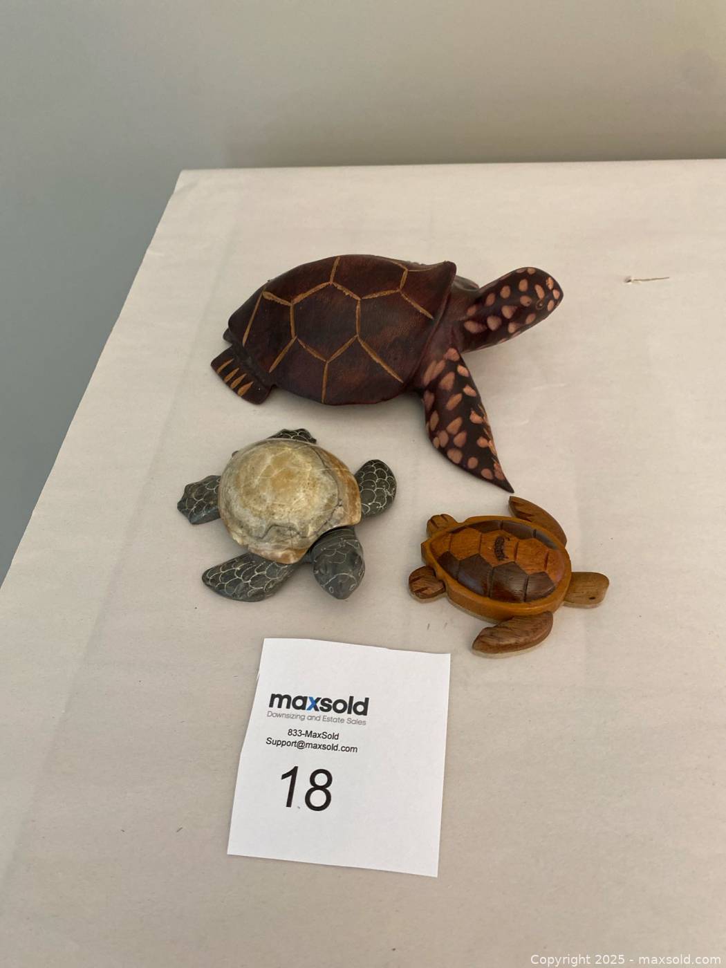 3 Sea Turtle Figurines | Maxsold