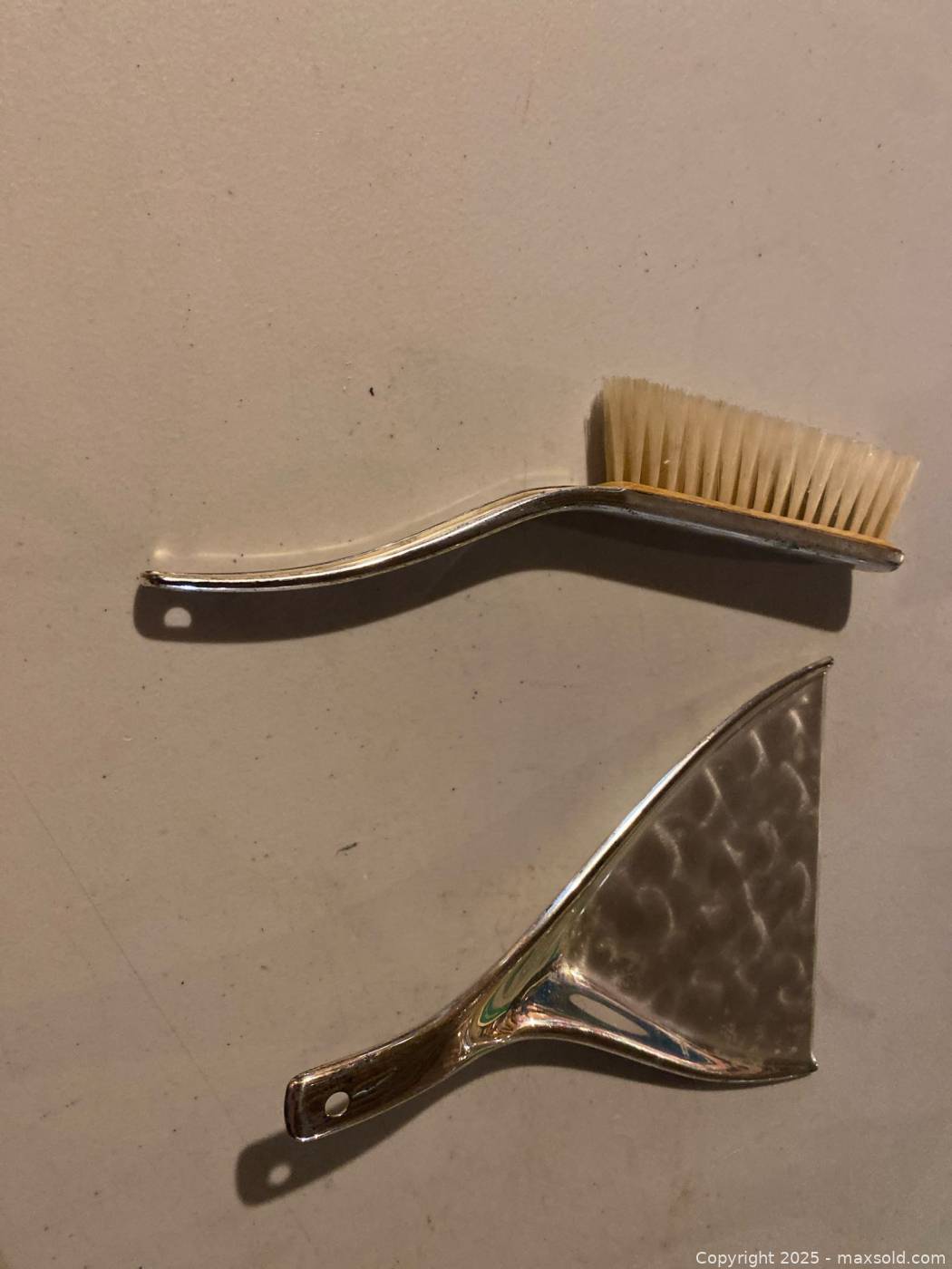 Table crumb brush and pan set | Maxsold