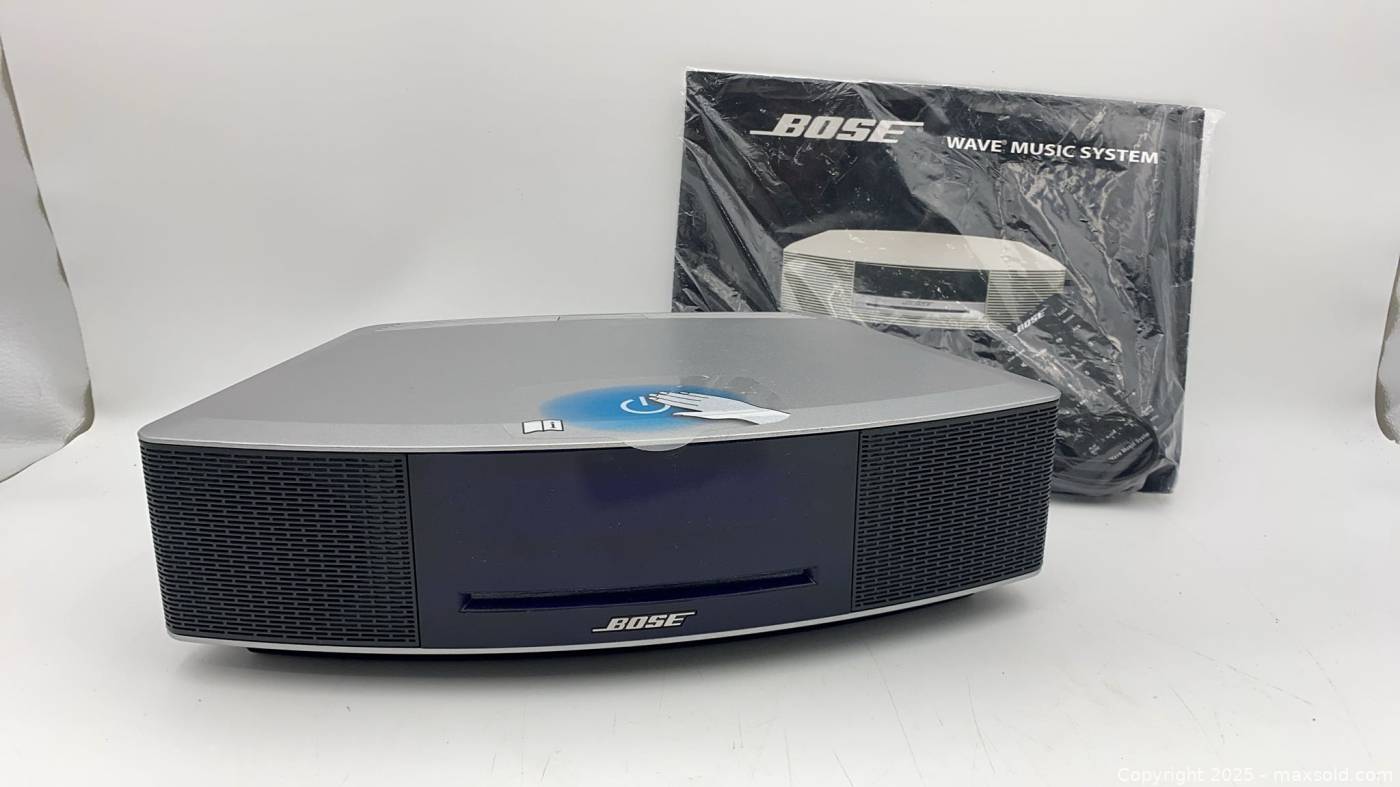 Bose Wave Music System with remote | Maxsold