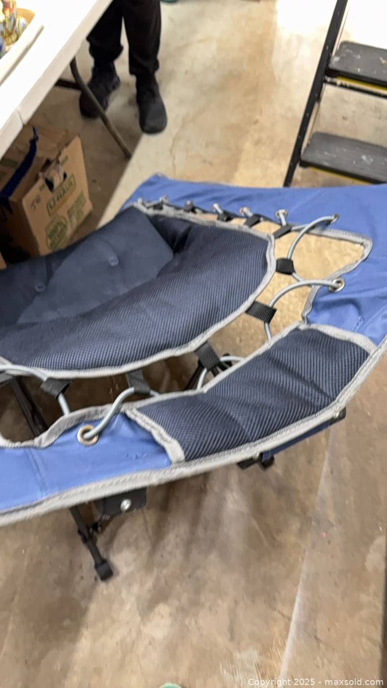 Folding Bungee Seat Chair | Maxsold
