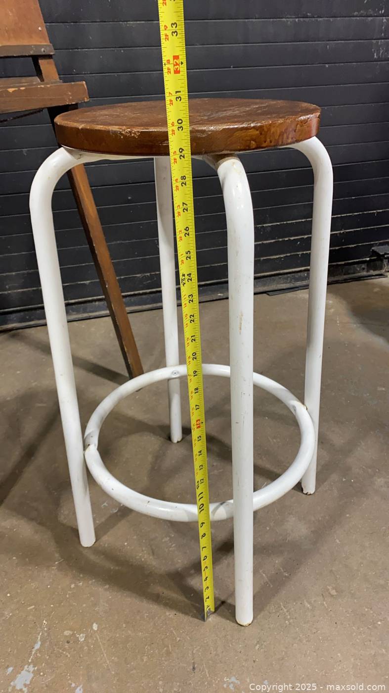Wooden art easel with metal-leg stool | Maxsold