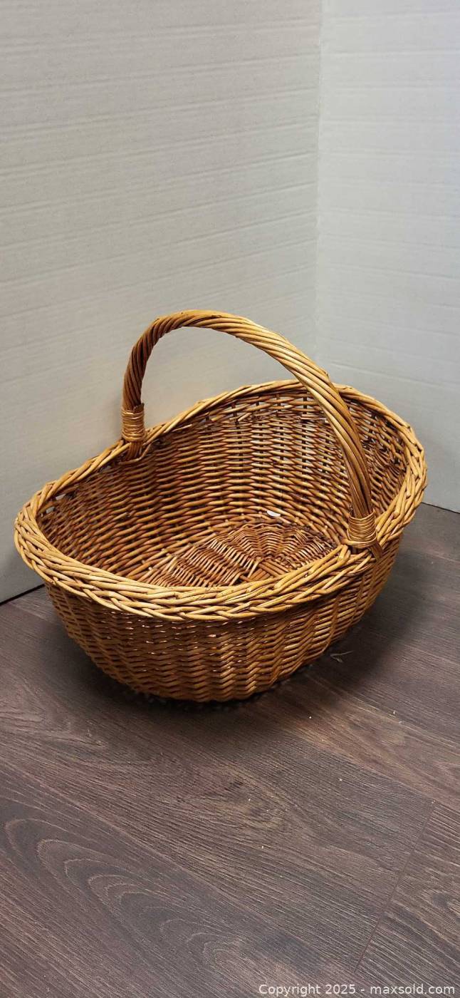 Four large wicker baskets | Maxsold