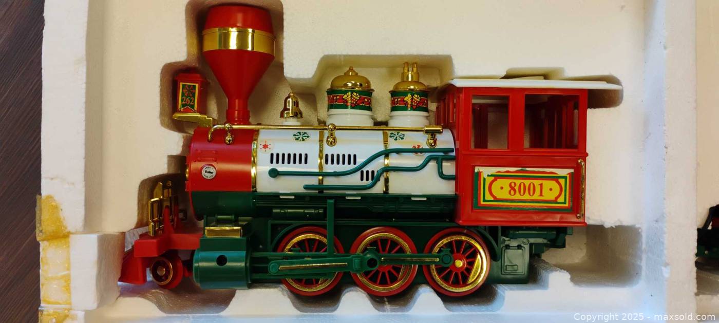Musical Santa Rail vintage Christmas train set | Maxsold