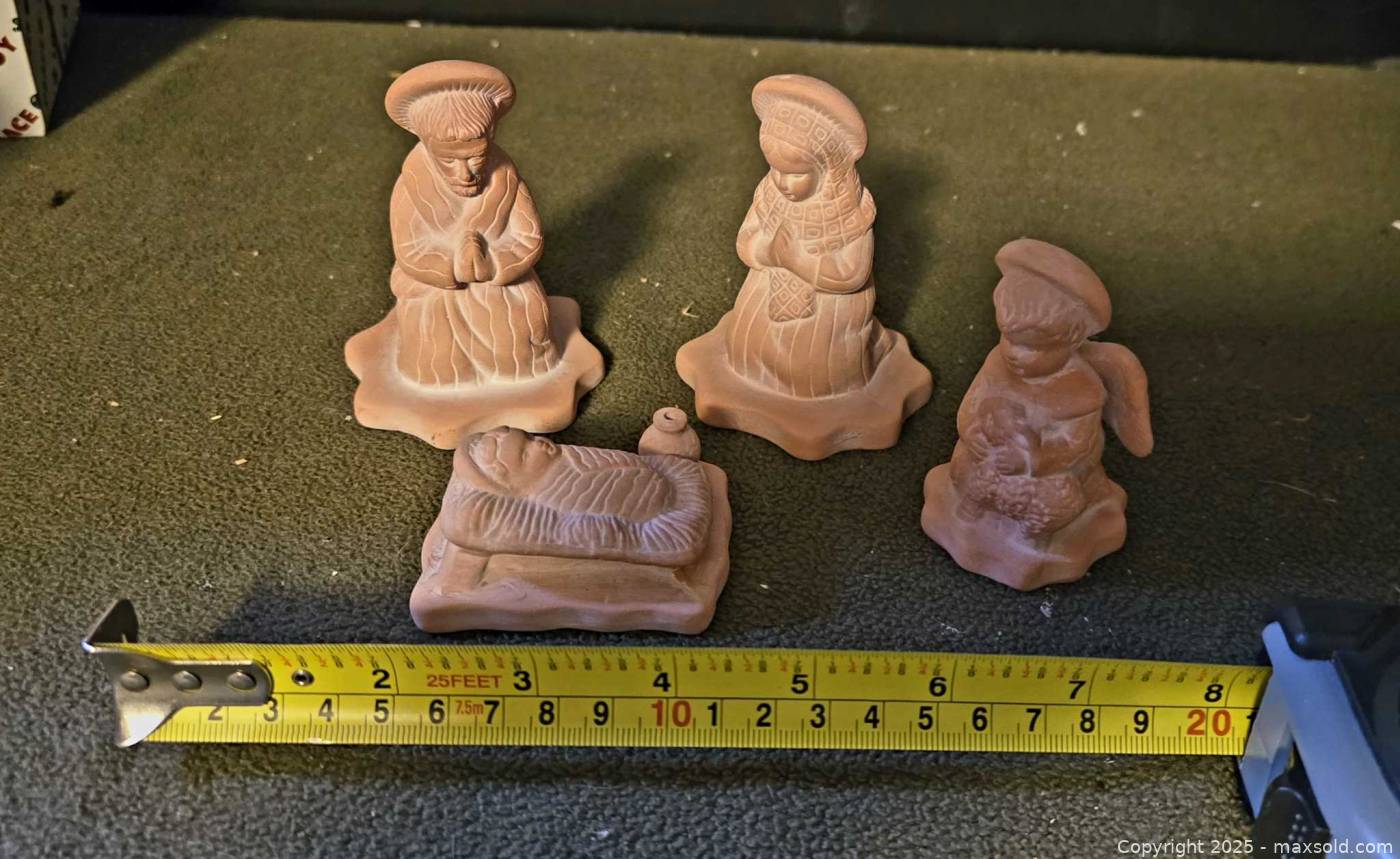 House of Lloyd terracotta nativity set | Maxsold