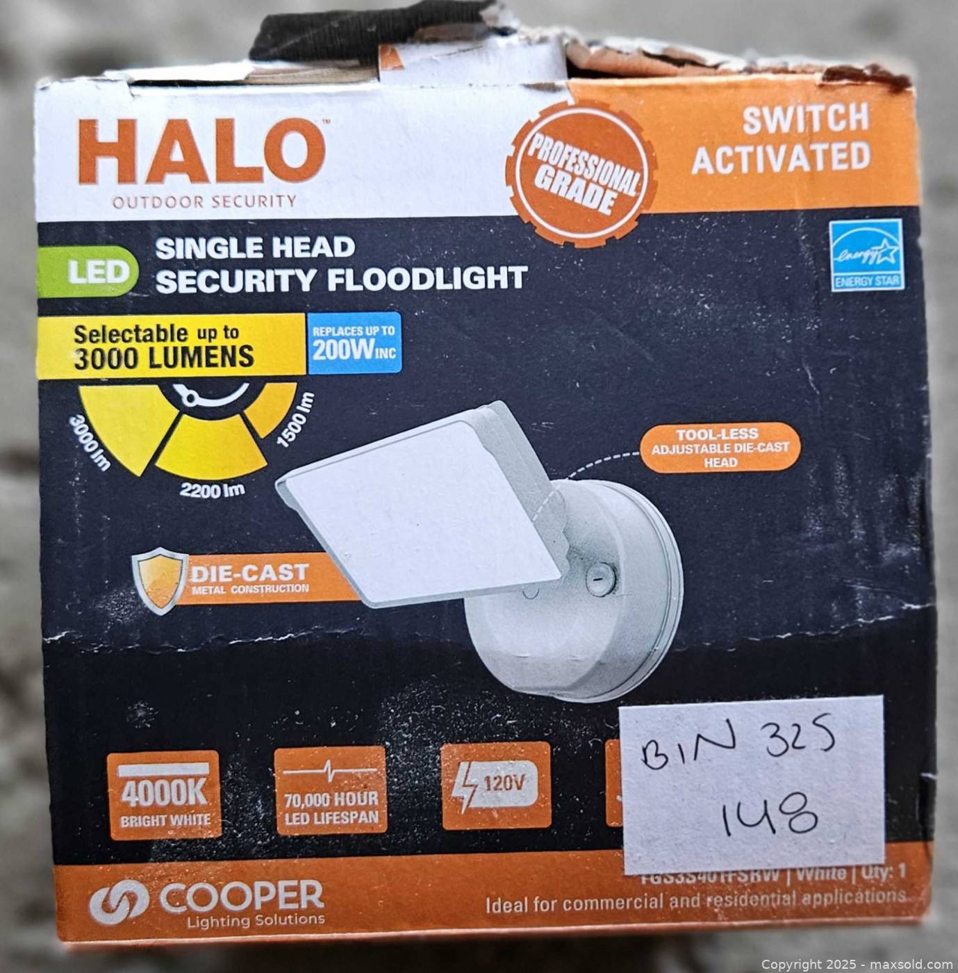 Halo LED single-head security floodlight | Maxsold