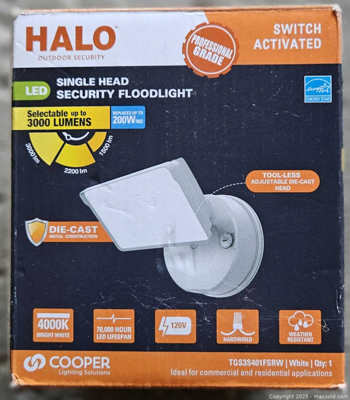 Halo LED single-head security floodlight | Maxsold