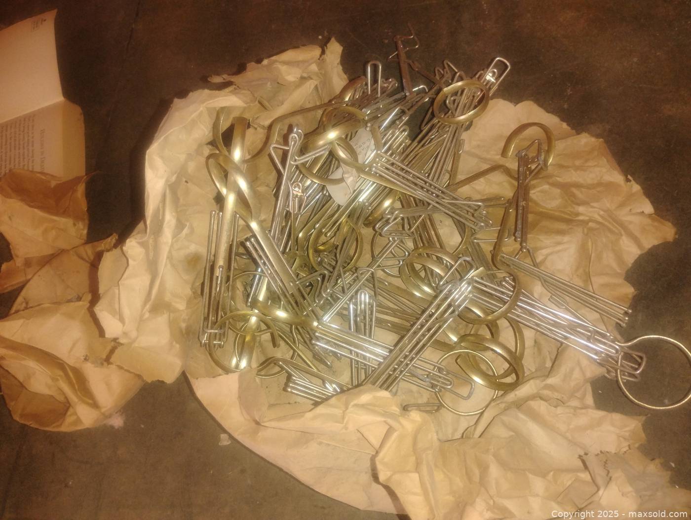 Assorted brass metal hanging components | Maxsold
