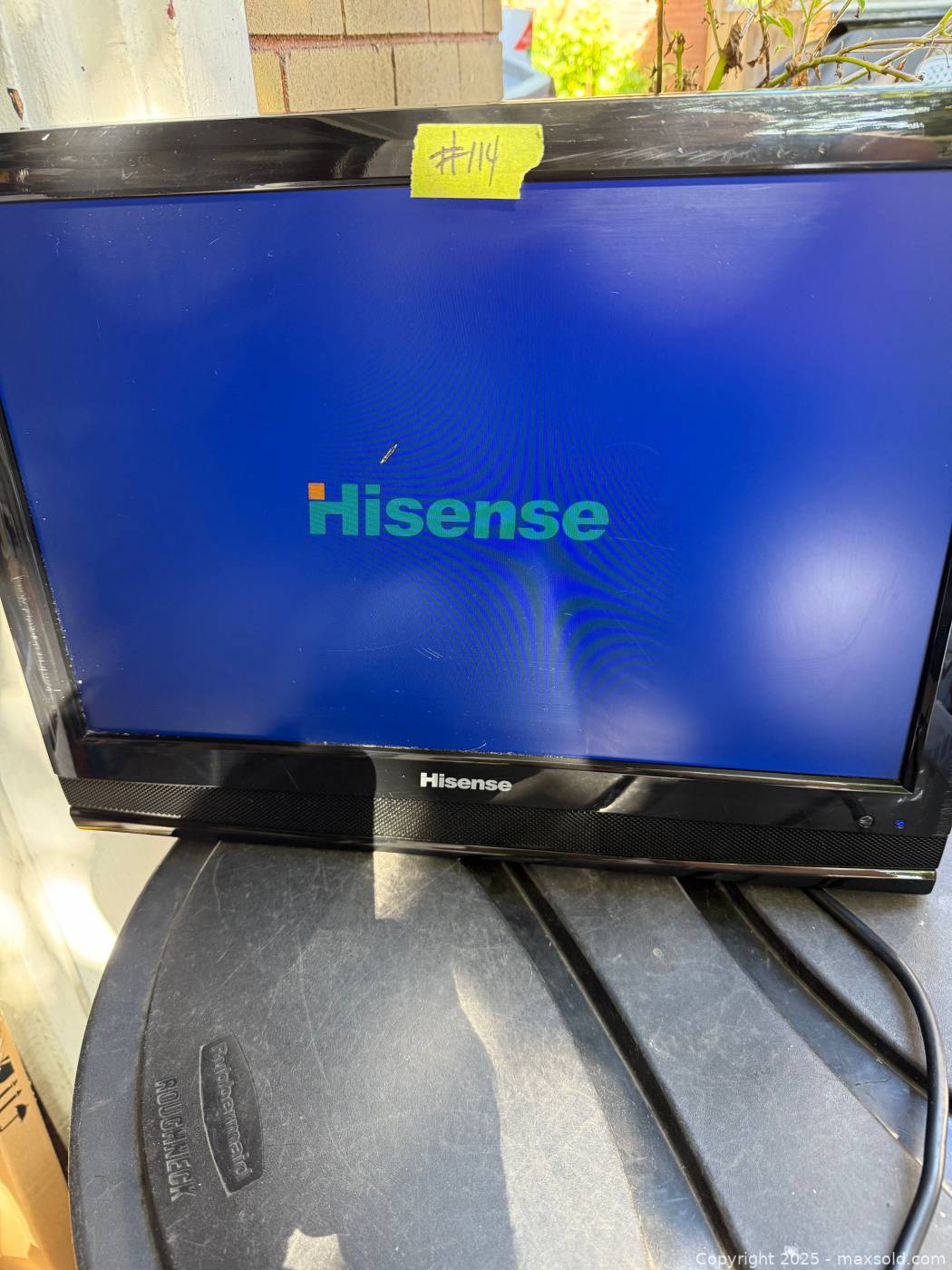 Hisense 19" color TV | Maxsold