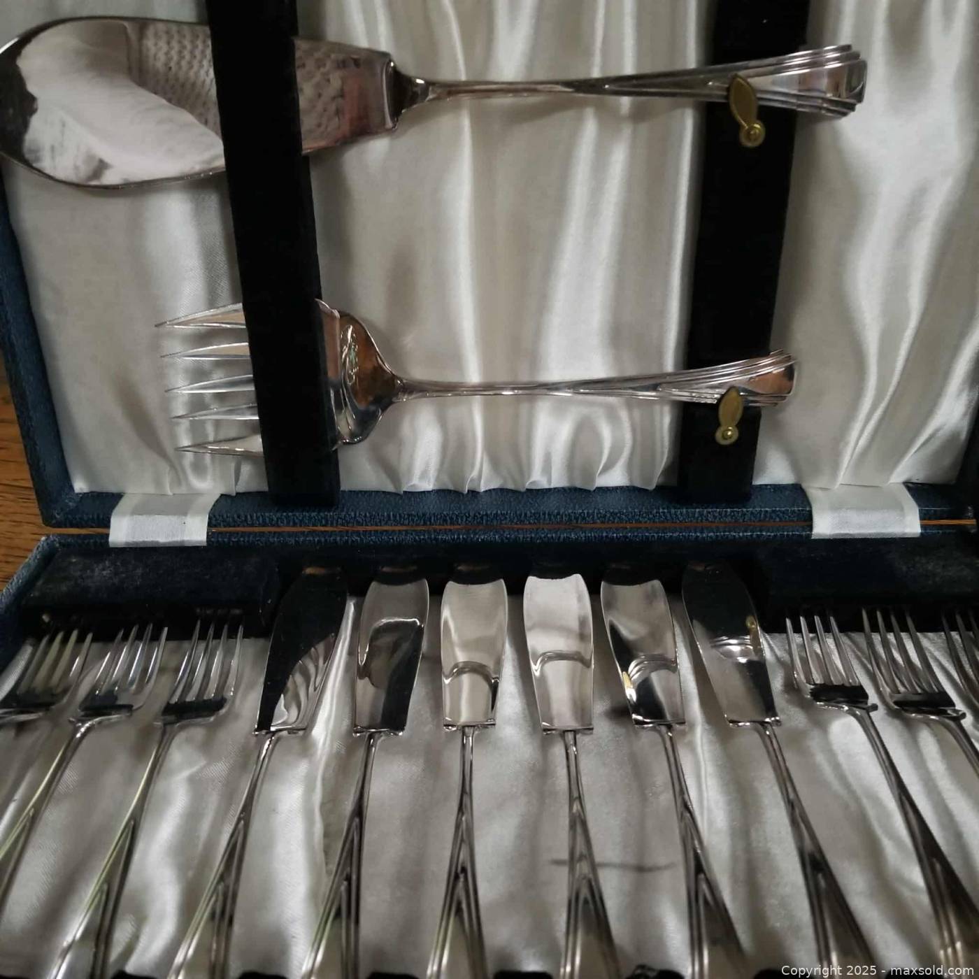 English EPNS Art Deco fish flatware set | Maxsold