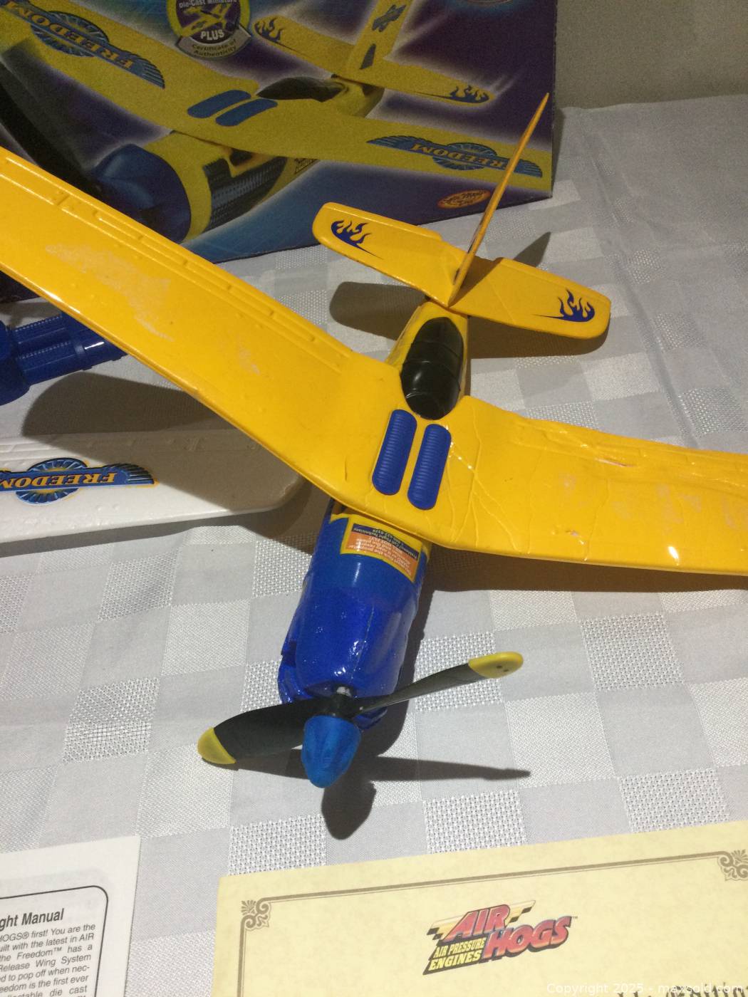 2001 Air Hogs air-pressure plane with pump | Maxsold
