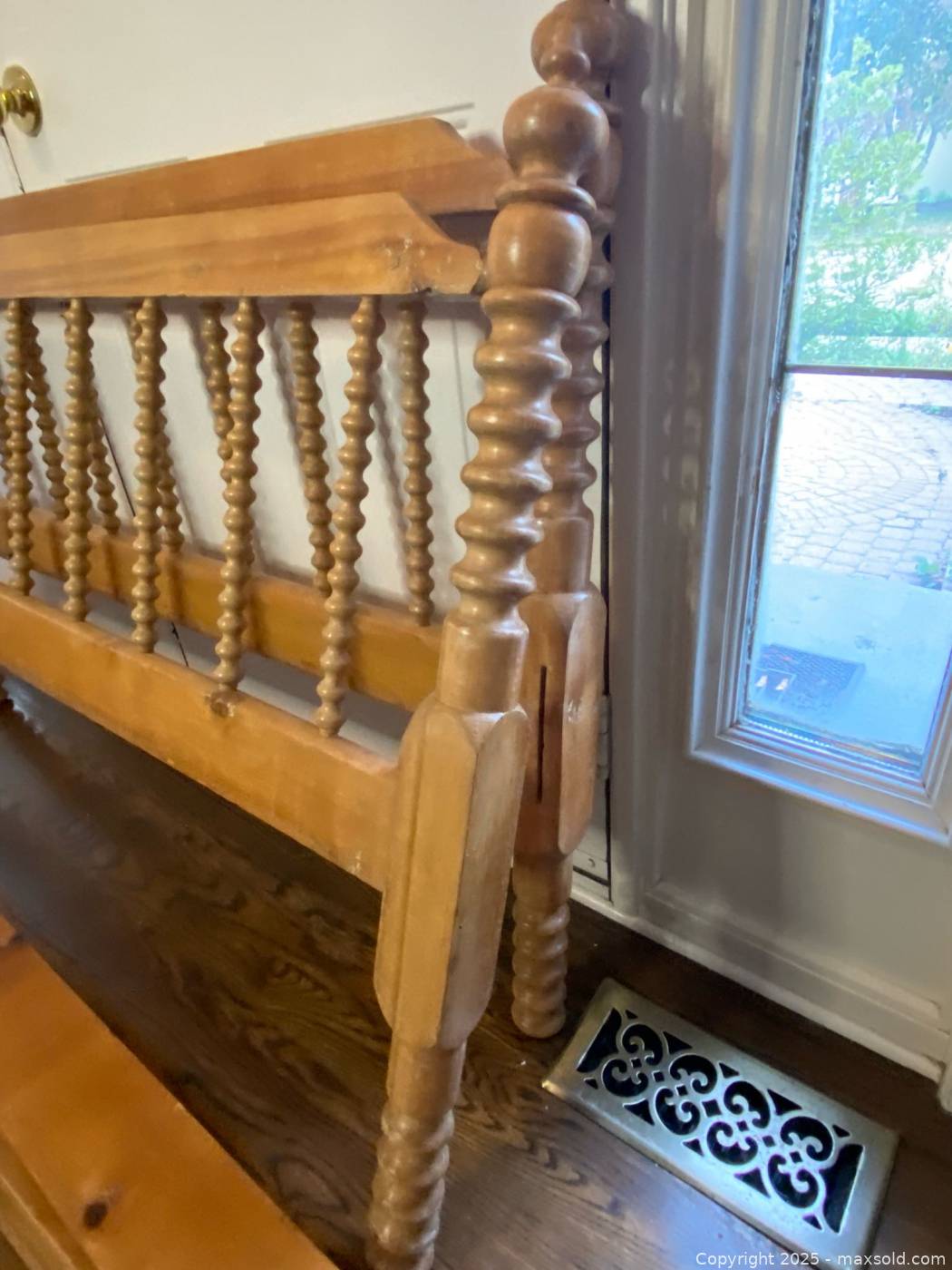 Antique spool-turned 3⁄4 bed frame | Maxsold
