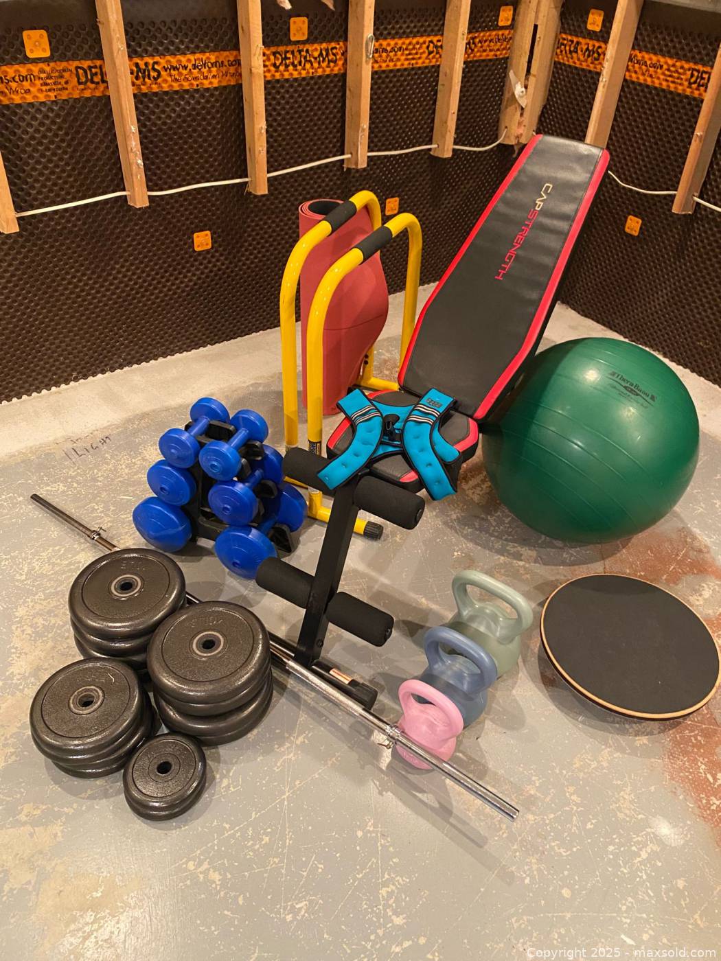 Home gym strength and balance equipment bundle | Maxsold