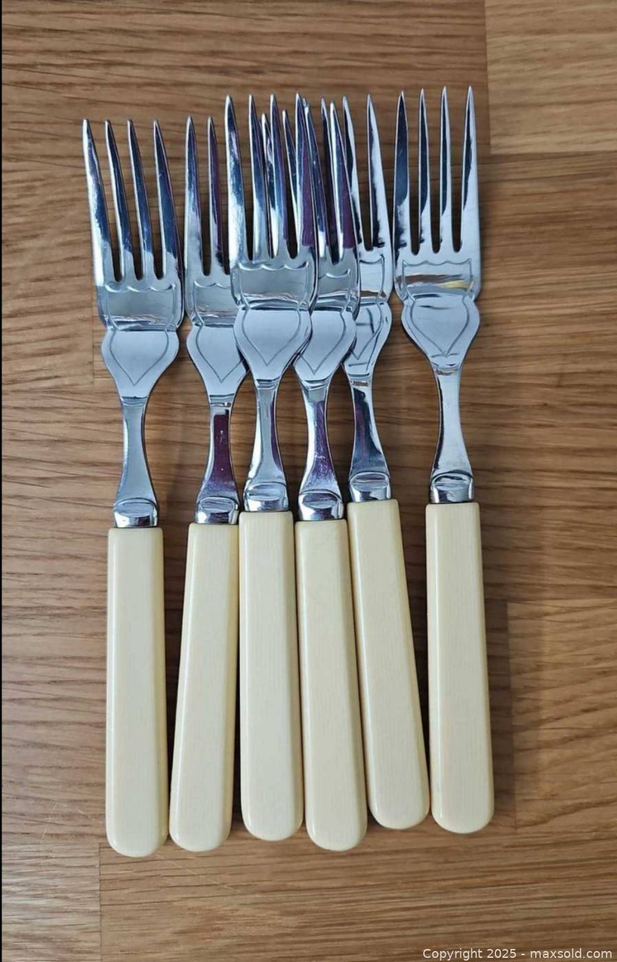 Sheffield stainless steel cutlery, faux bone handles, 24-piece | Maxsold