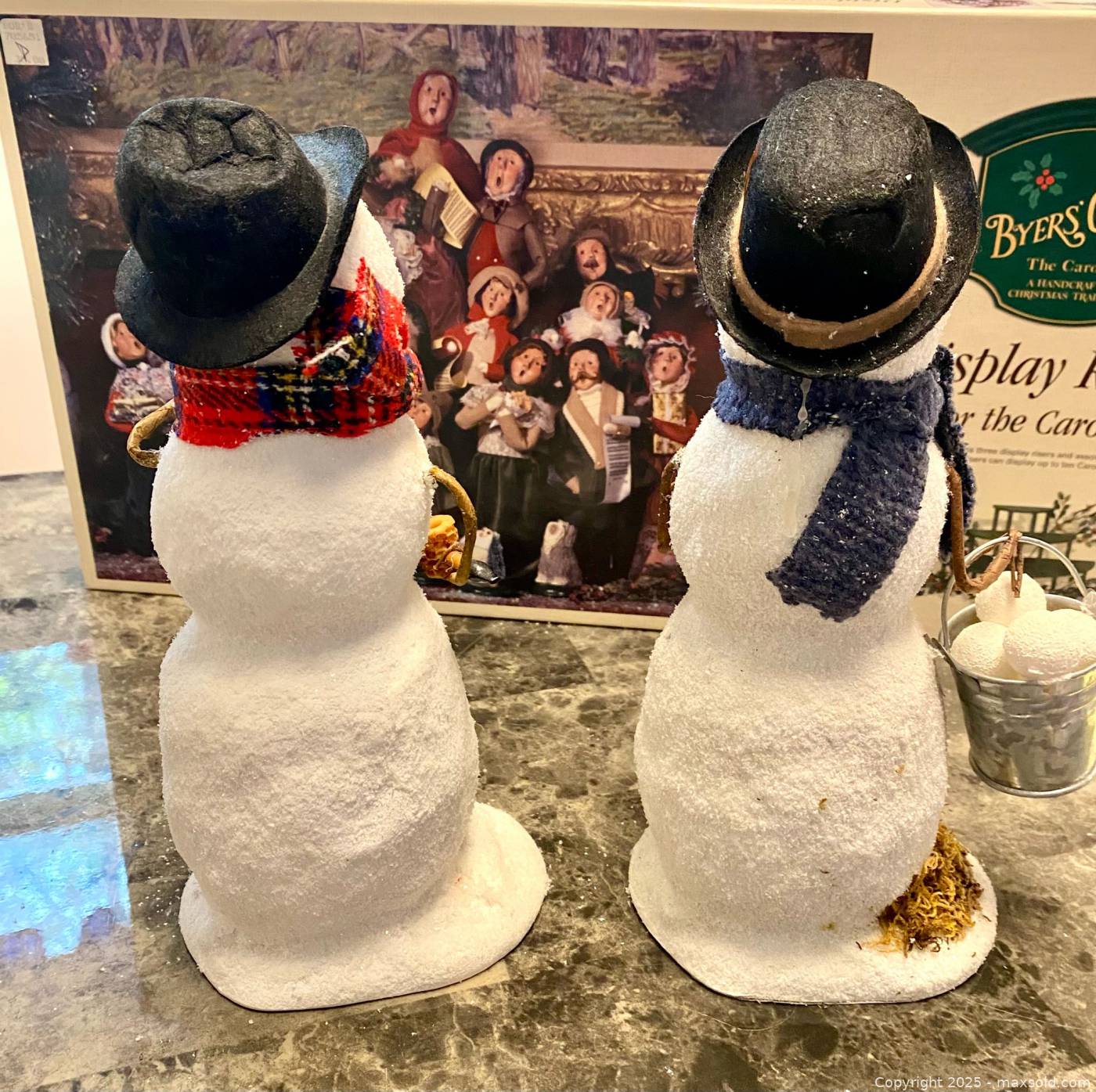 Byers' Choice snowmen figurines with riser | Maxsold