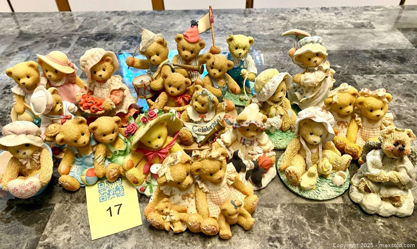Cherished Teddies bear figurine collection | Maxsold