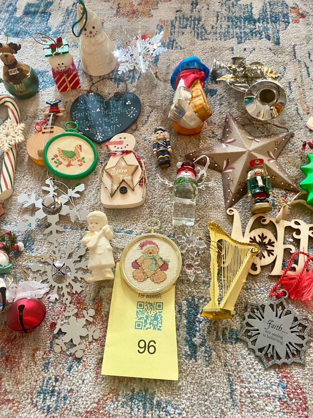 30+ assorted Christmas tree ornaments | Maxsold
