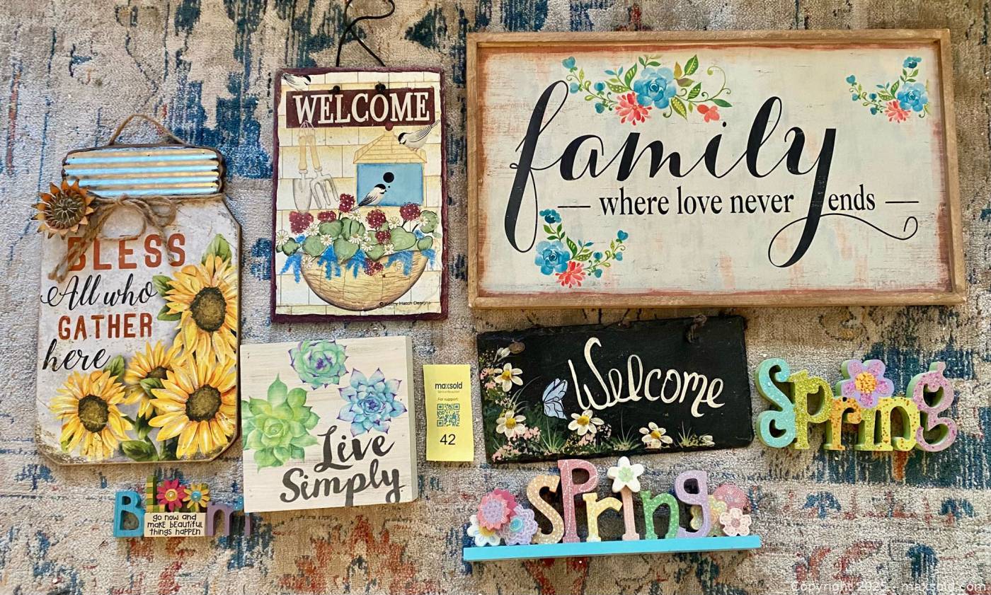 Decorative wood and MDF signs, 8 pieces | Maxsold