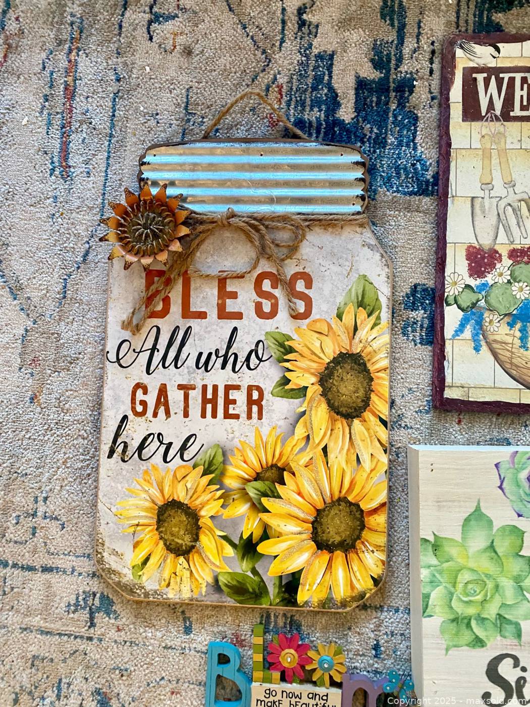 Decorative wood and MDF signs, 8 pieces | Maxsold