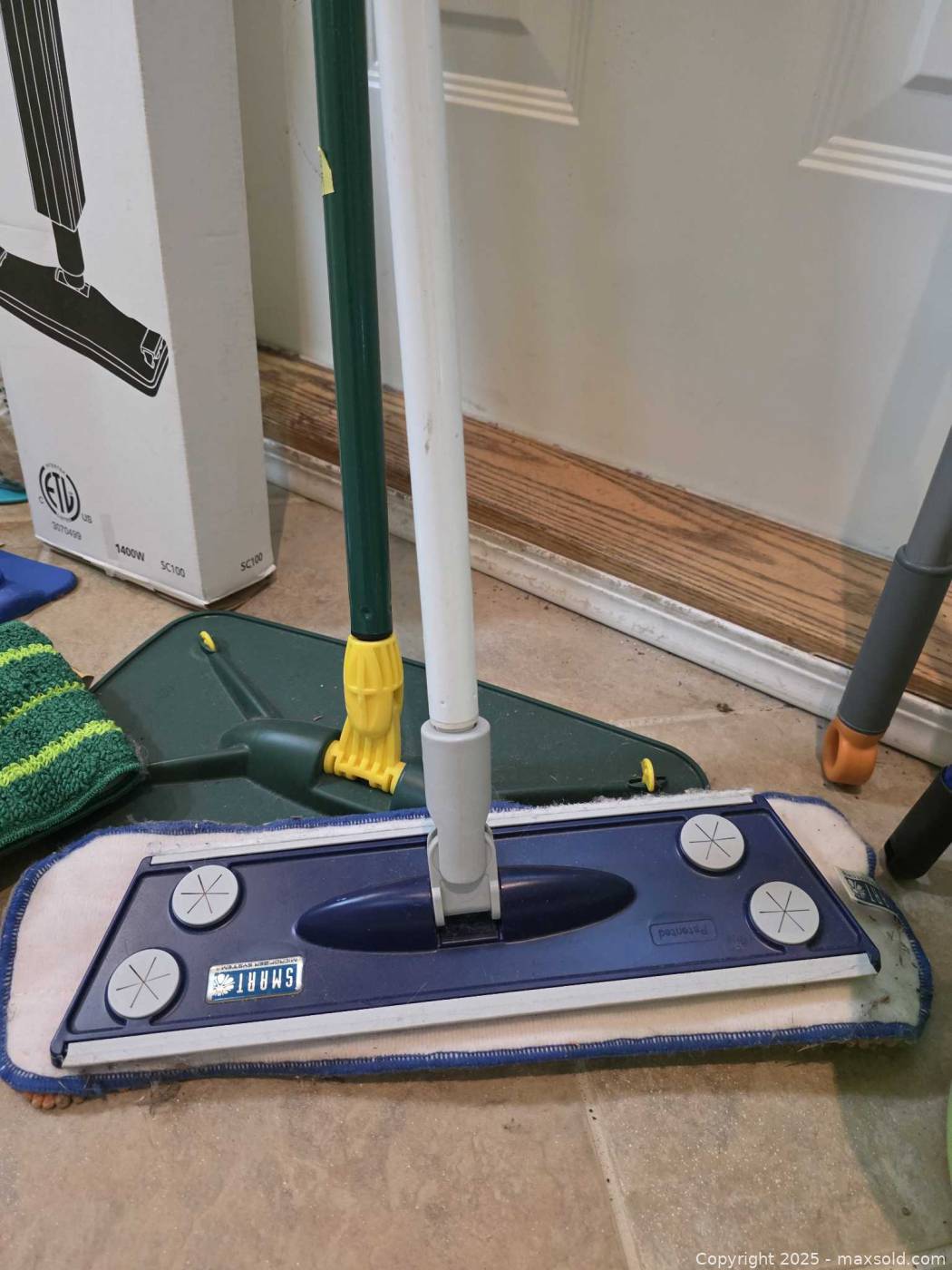 Steam Bee upright steam mop & cleaning tools bundle | Maxsold