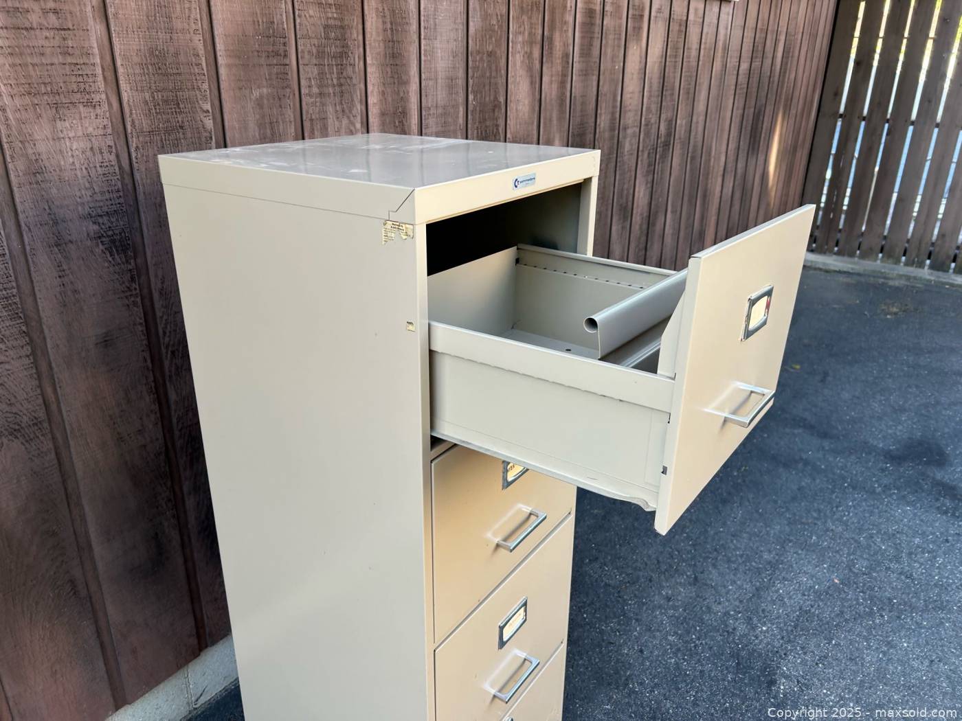 Commodore Canada 4-Drawer Vertical Filing Cabinet | Maxsold