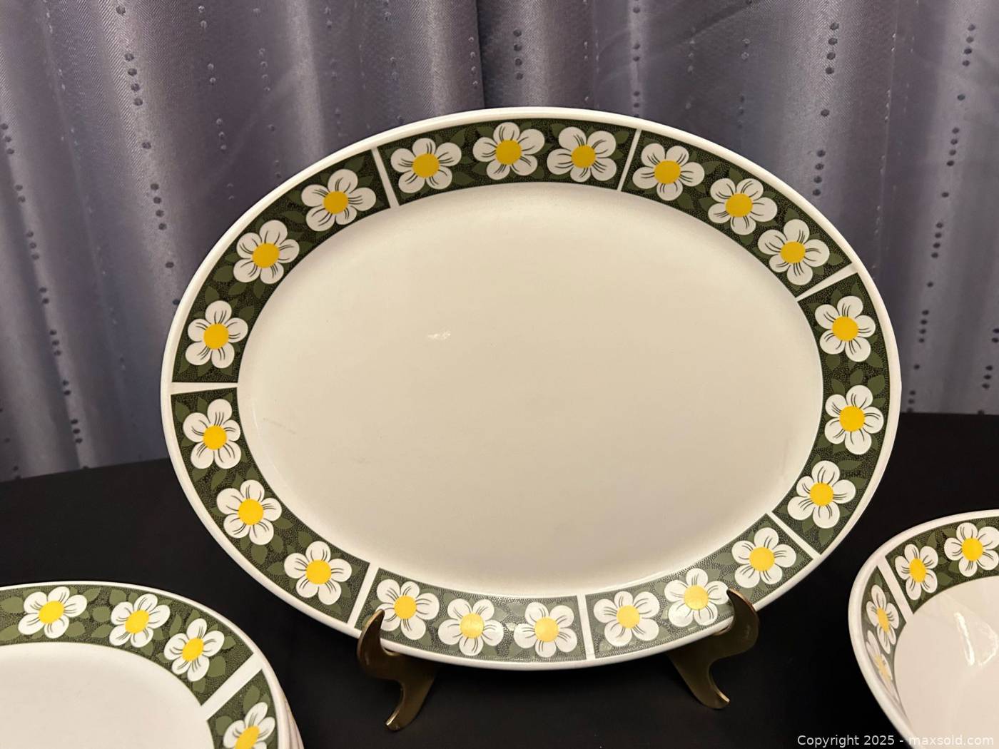 Johnson Bros. Ironstone 46-Piece Daisy Dinnerware | Maxsold