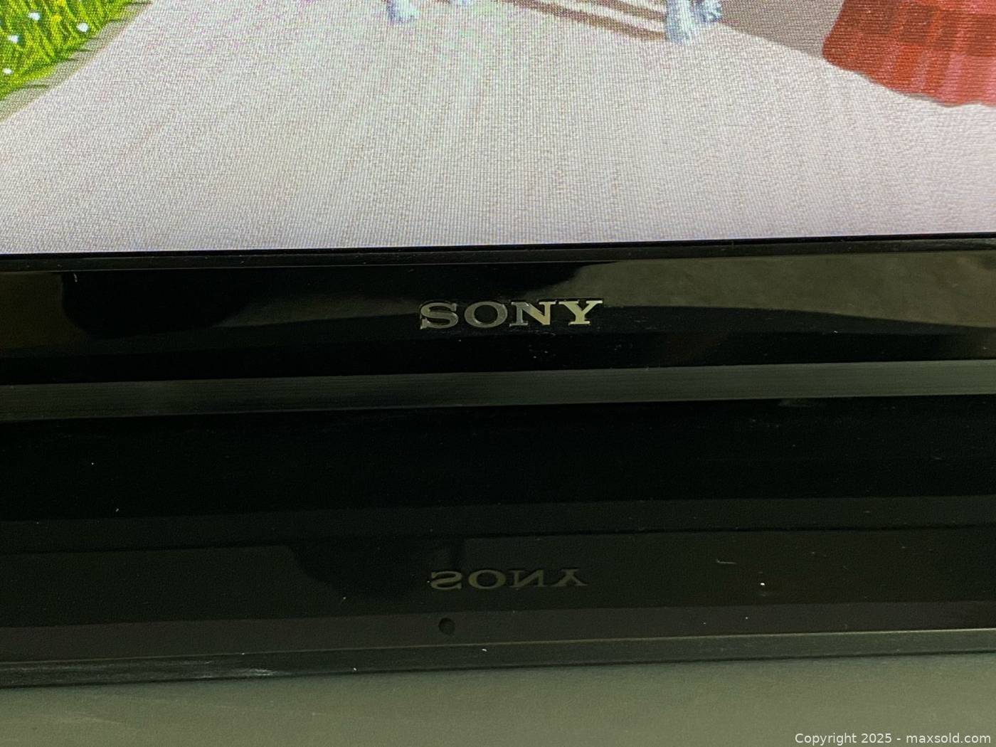 Sony Bravia KDL-32BX420 32" LCD TV, Stand, Remote | Maxsold