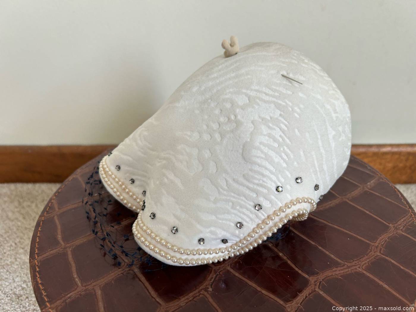 1950s–60s Juliette white fascinator & hat case | Maxsold