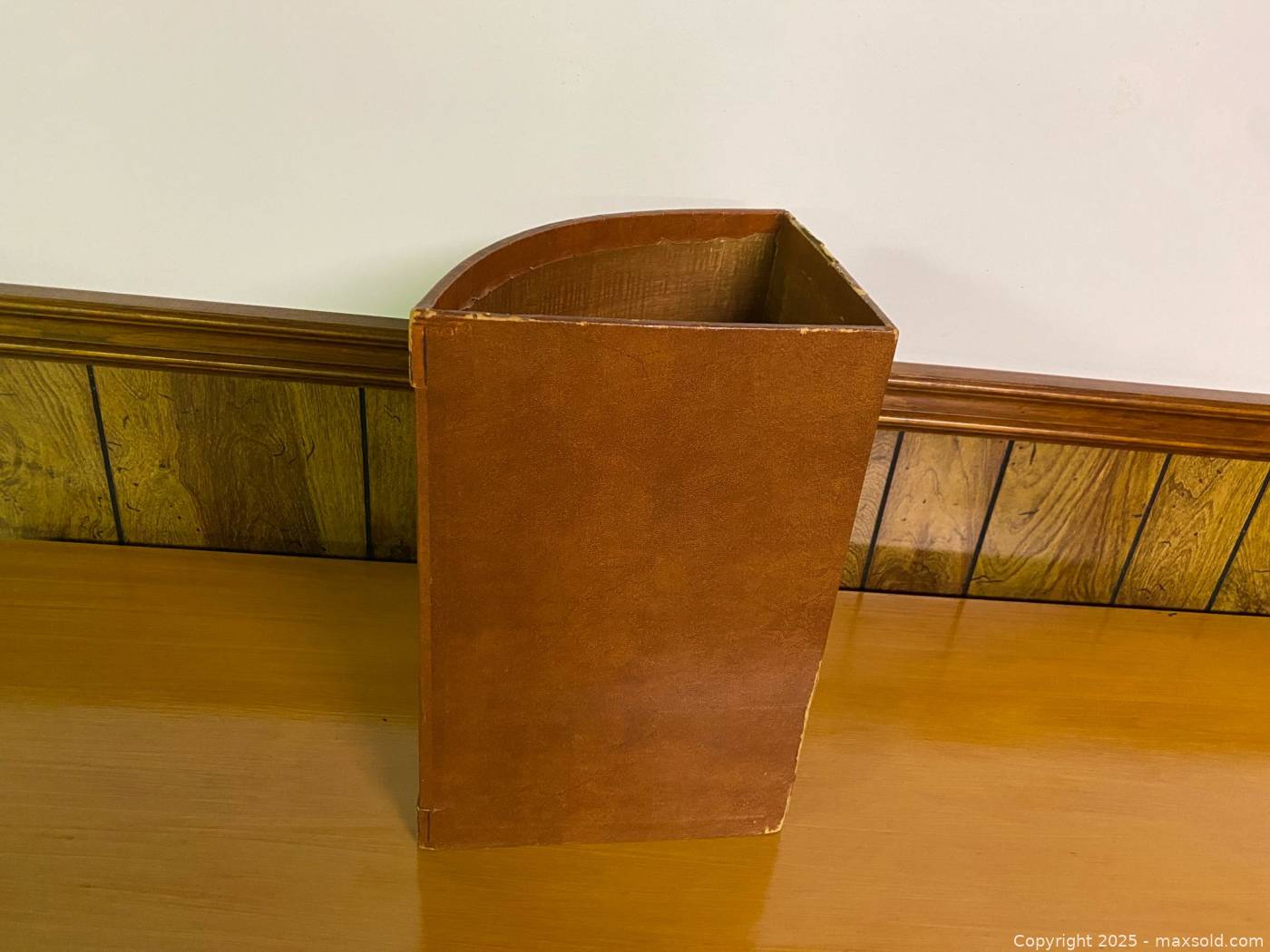Vintage leather-wrapped waste paper bin | Maxsold