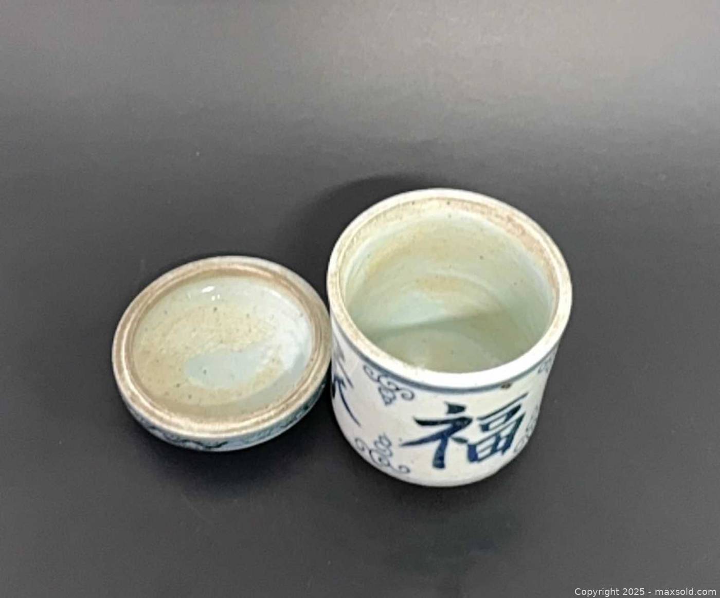 Vintage hand painted blue & white ceramic tea caddy 4"H | Maxsold