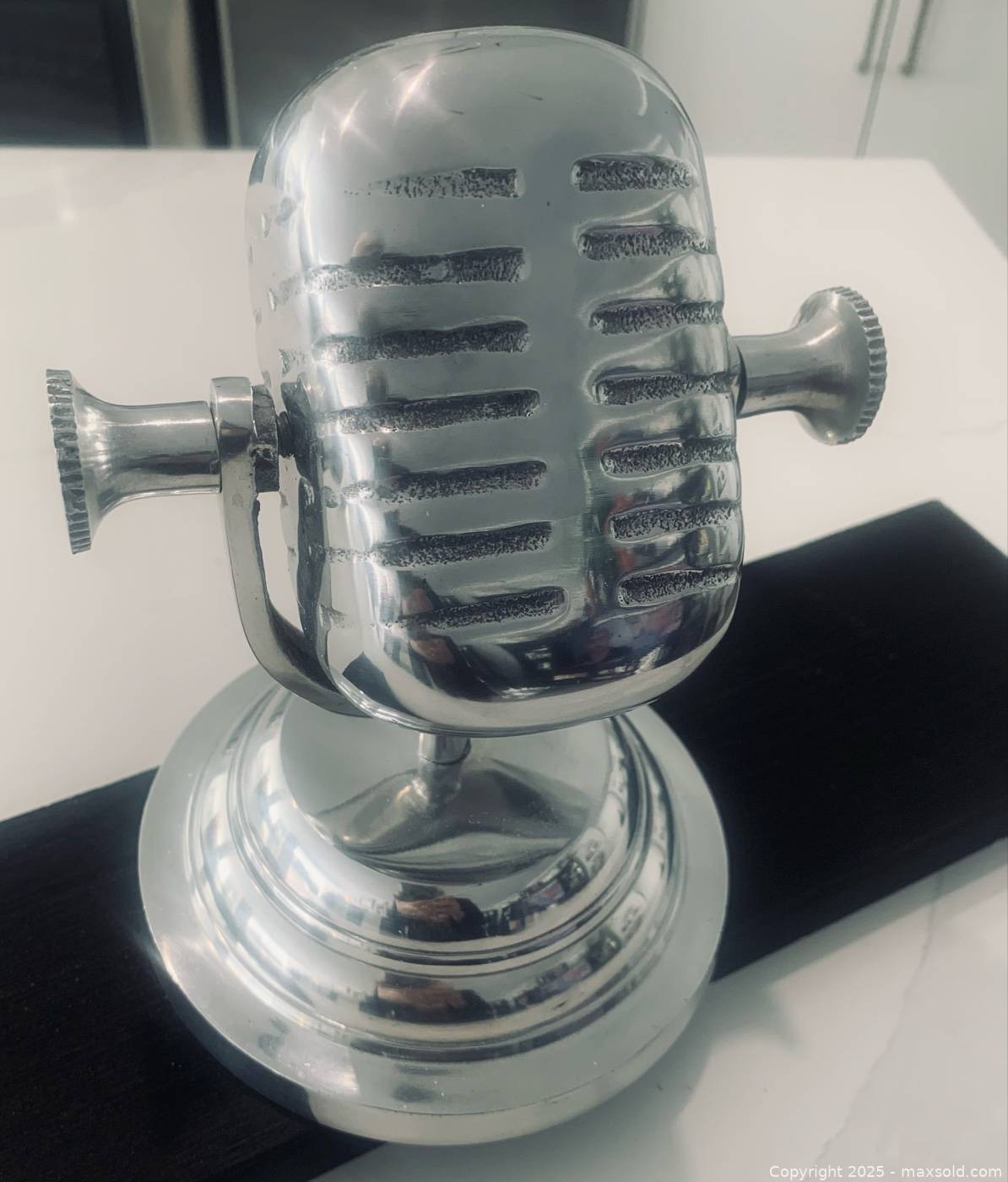Metal Vintage-Style Microphone Replica | Maxsold