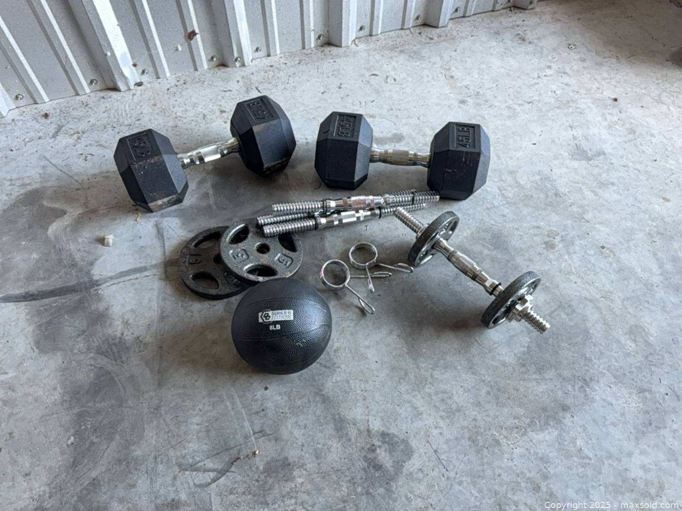 Free weights and accessories bundle | Maxsold