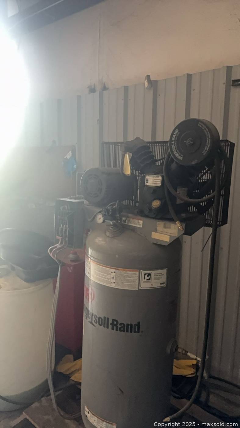 Ingersoll Rand T30 2340 Industrial Air Compressor | Maxsold